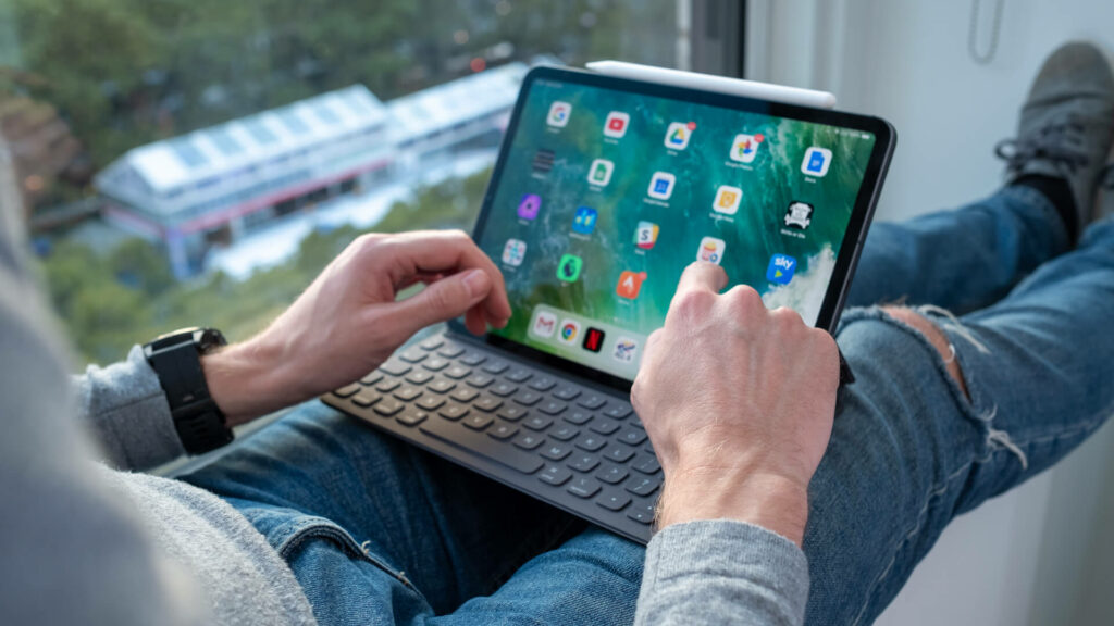 Can You Earn Money Using iPad Pro? - Your Income Advisor